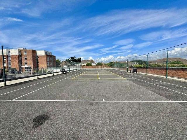 3 bed flat for sale