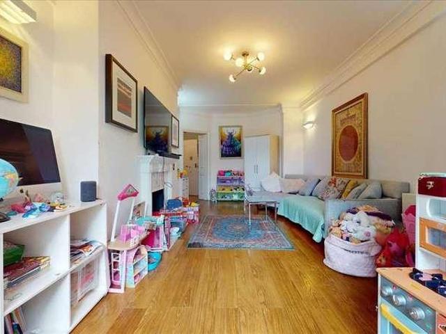 3 bed flat for sale
