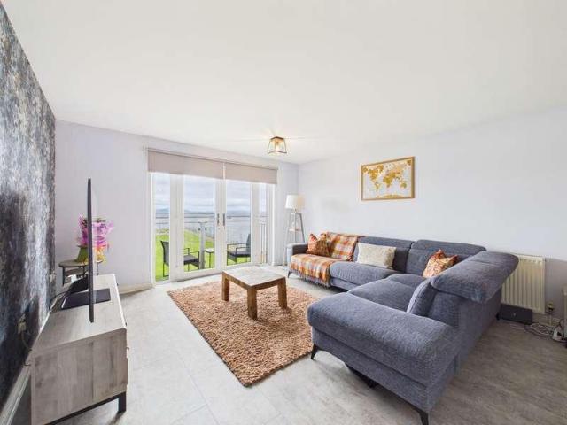 3 bed flat for sale
