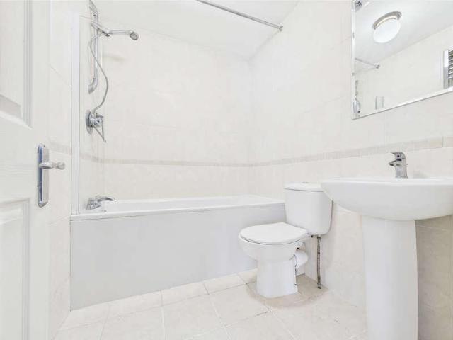 3 bed flat for sale