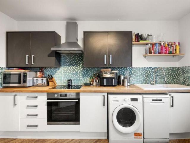3 bed flat for sale