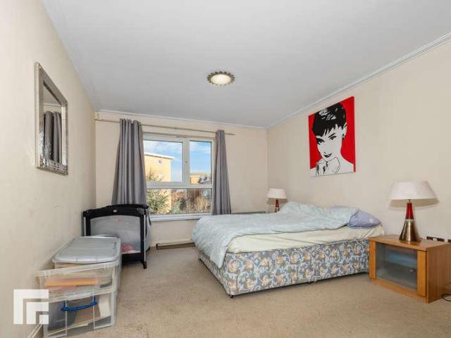 3 bed flat for sale