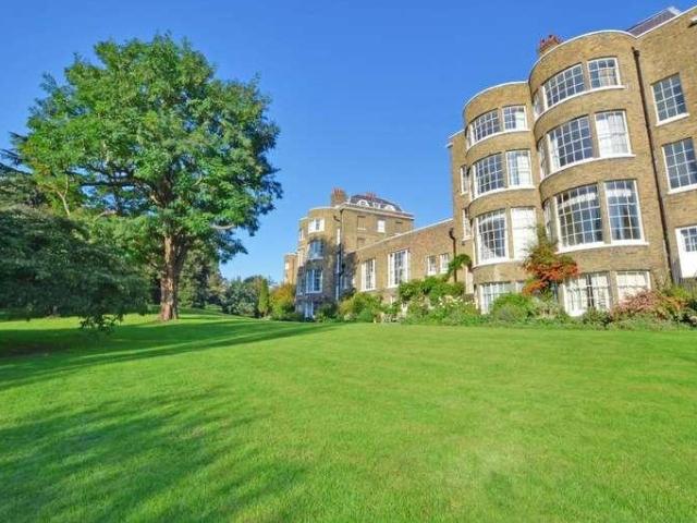 3 bed flat for sale