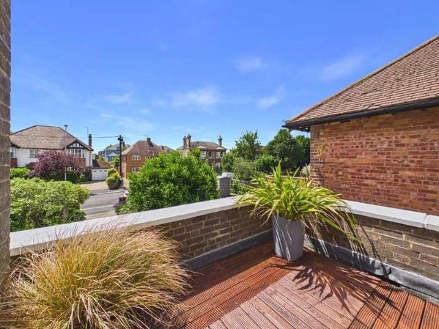 3 bed flat for sale