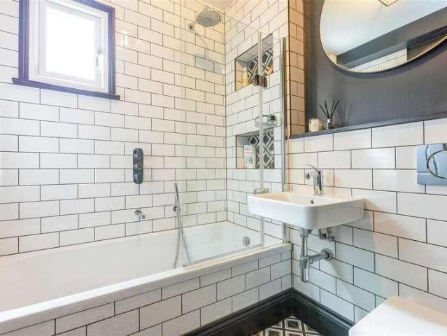 3 bed flat for sale