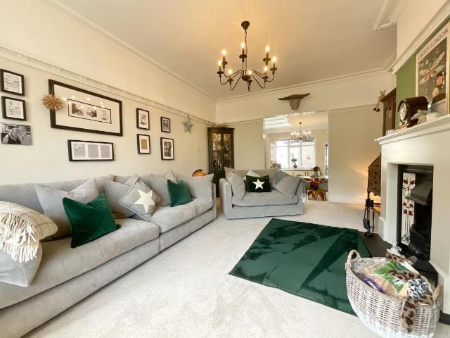 3 bed flat for sale