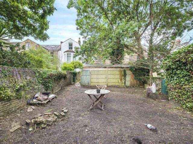 3 bed flat for sale
