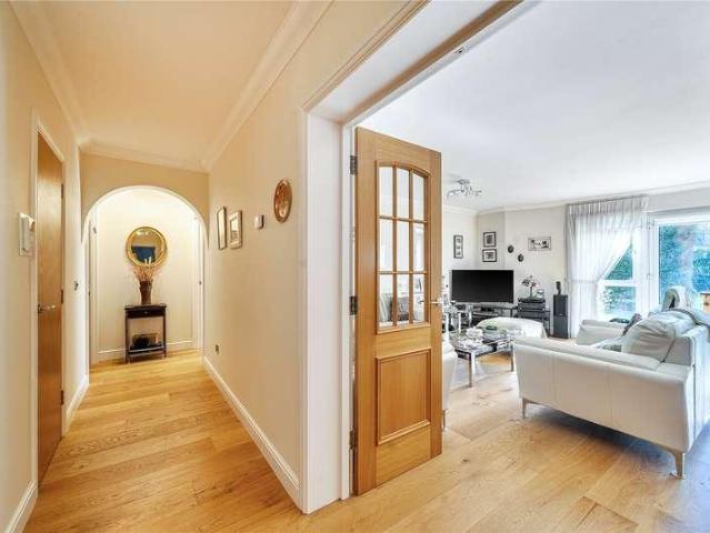 3 bed flat for sale