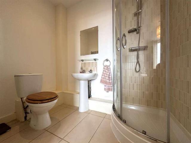 3 bed flat for sale