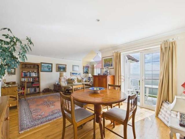 3 bed flat for sale