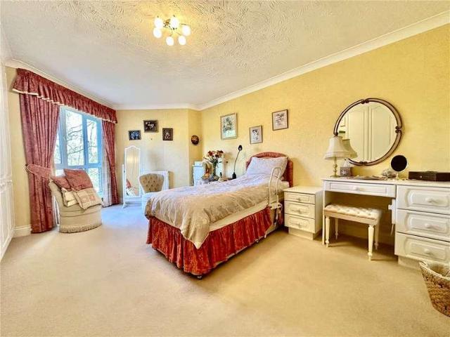 3 bed flat for sale