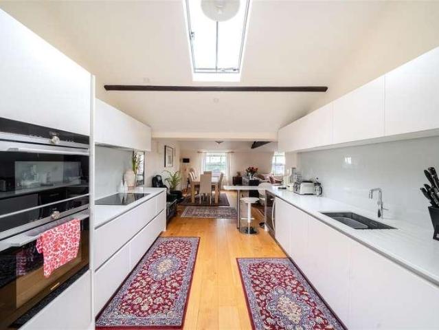 3 bed flat for sale