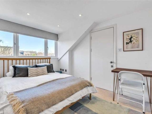 3 bed flat for sale