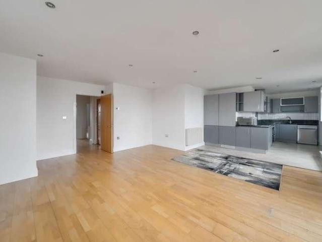 3 bed flat for sale