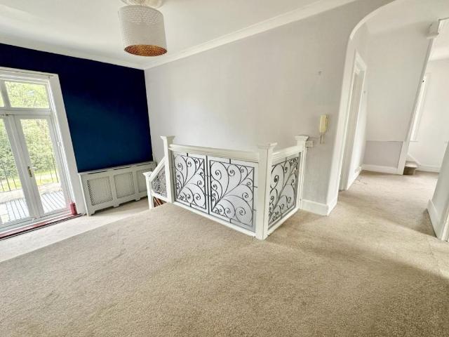 3 bed flat for sale