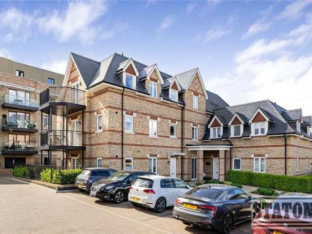 3 bed flat for sale