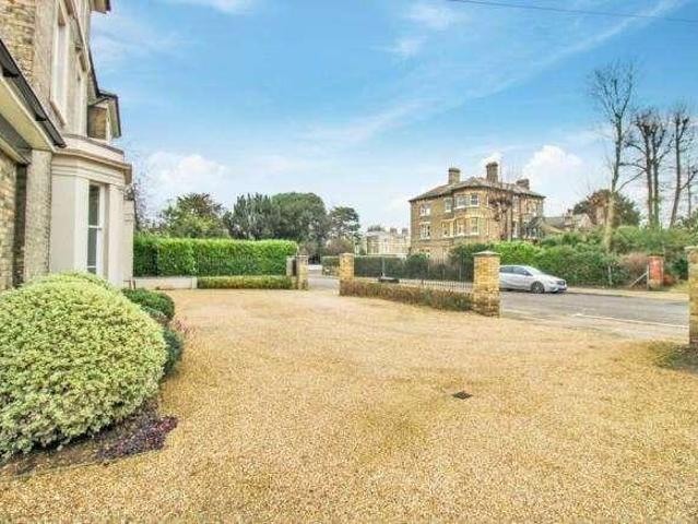 3 bed flat for sale