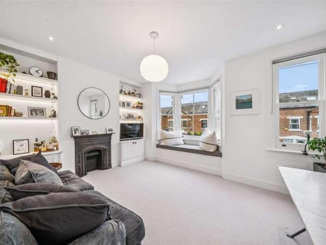 3 bed flat for sale