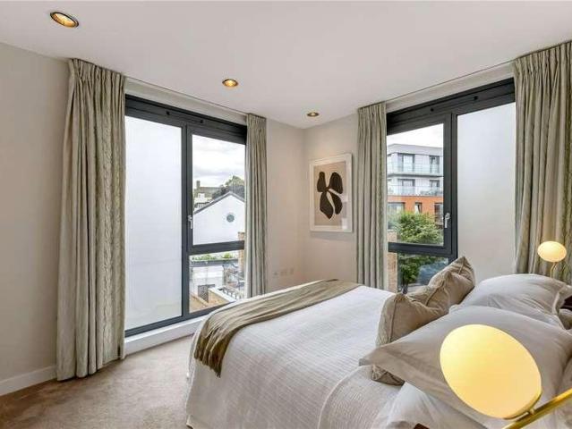 3 bed flat for sale