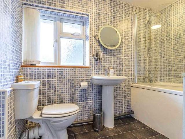 3 bed flat for sale