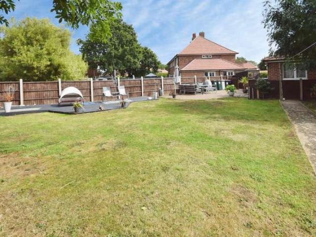 3 bed flat for sale