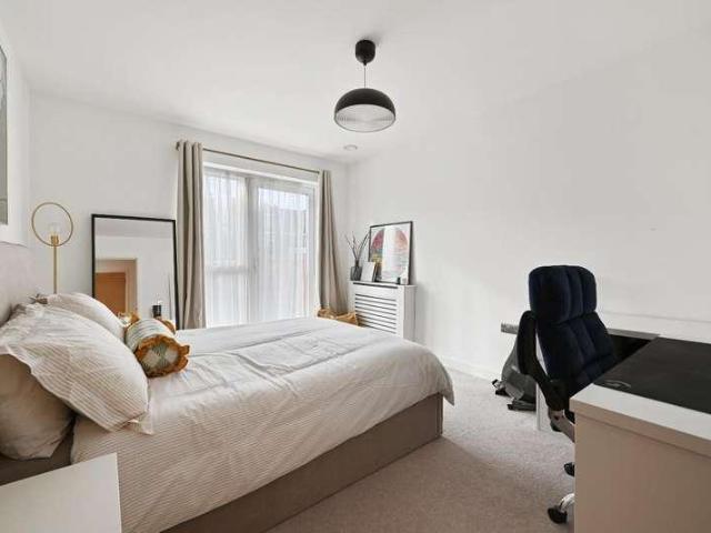 3 bed flat for sale