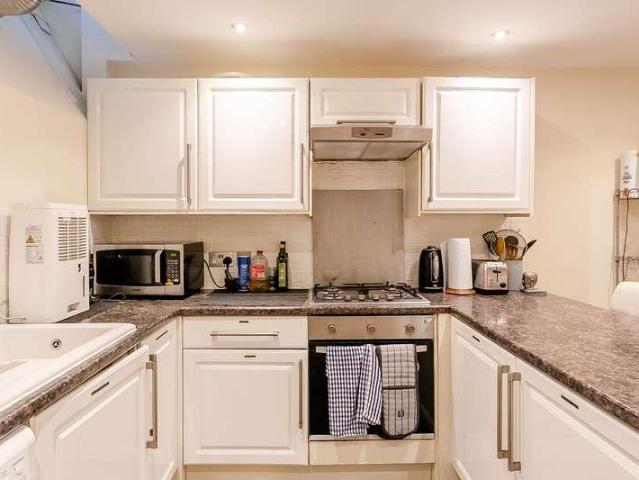 3 bed flat for sale