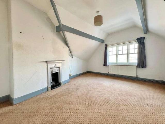 3 bed flat for sale