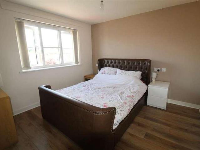 3 bed flat for sale