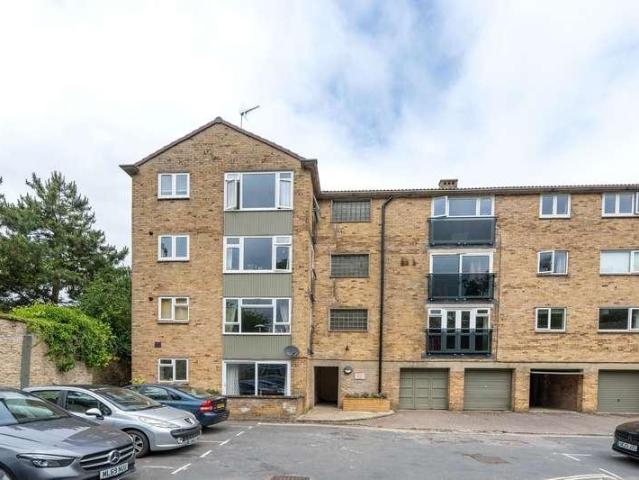 3 bed flat for sale