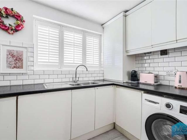 3 bed flat for sale