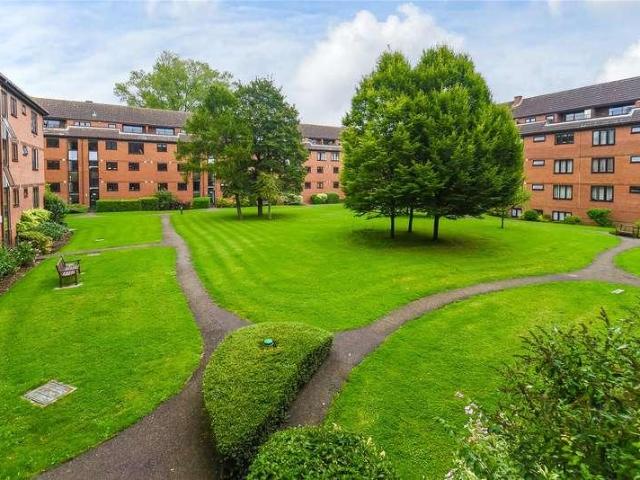 3 bed flat for sale