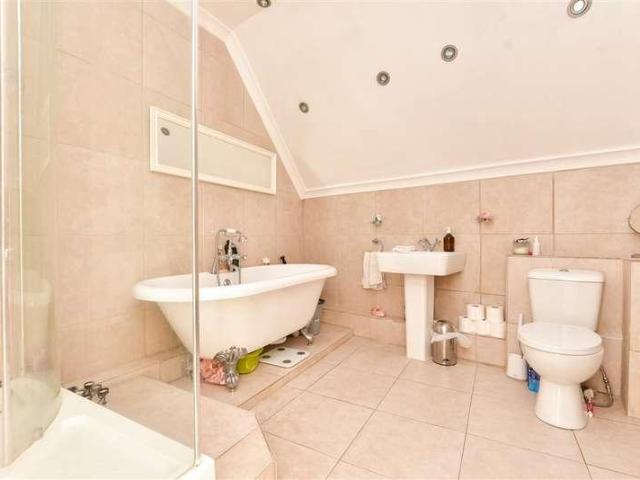 3 bed flat for sale