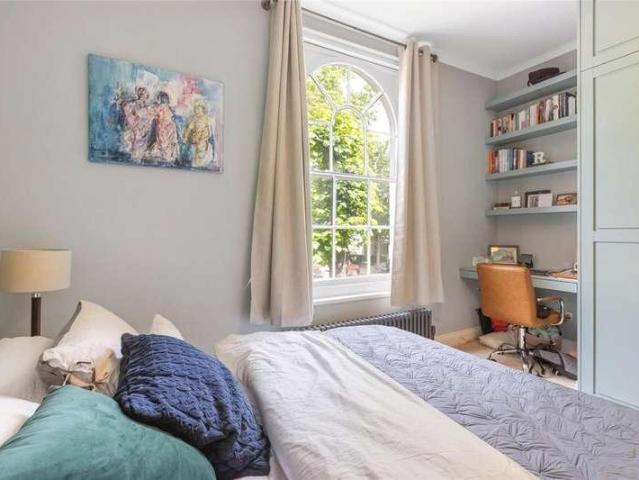 3 bed flat for sale