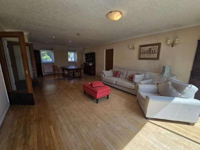 3 bed flat for sale