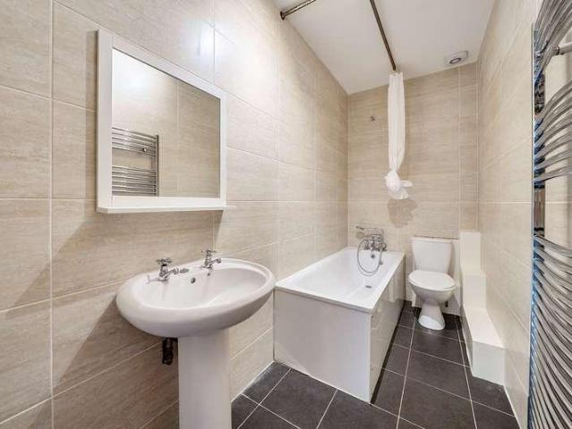 3 bed flat for sale