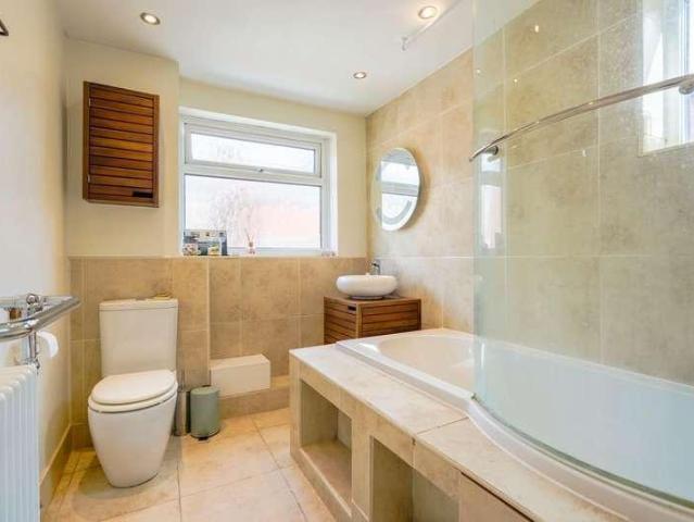 3 bed flat for sale
