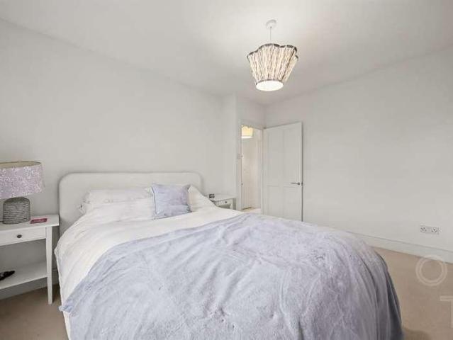 3 bed flat for sale