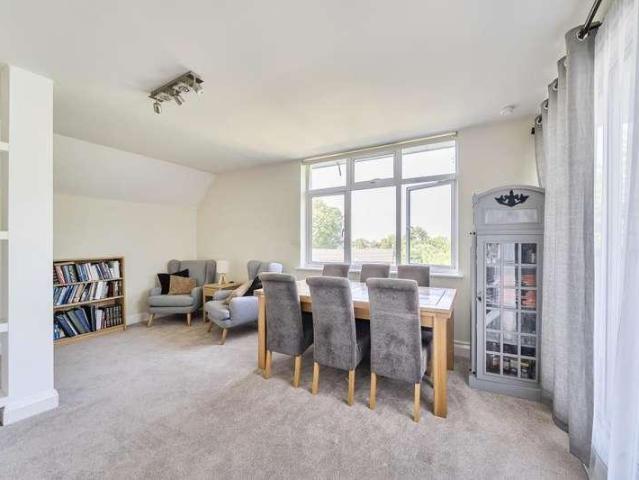 3 bed flat for sale