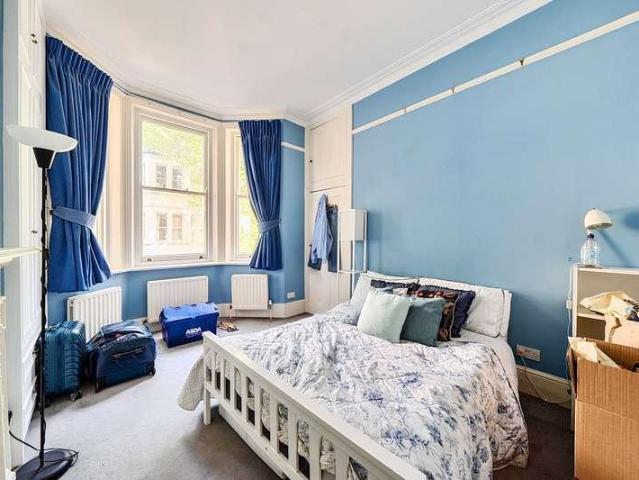 3 bed flat for sale
