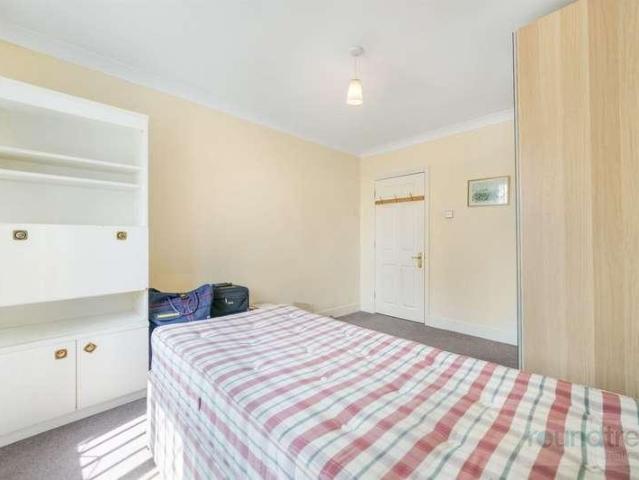 3 bed flat for sale