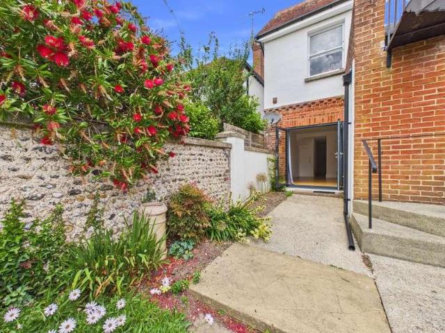3 bed flat for sale