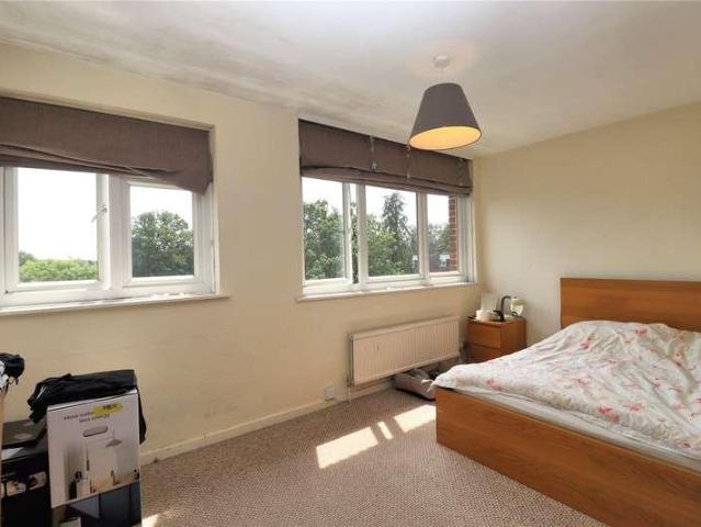 3 bed flat for sale