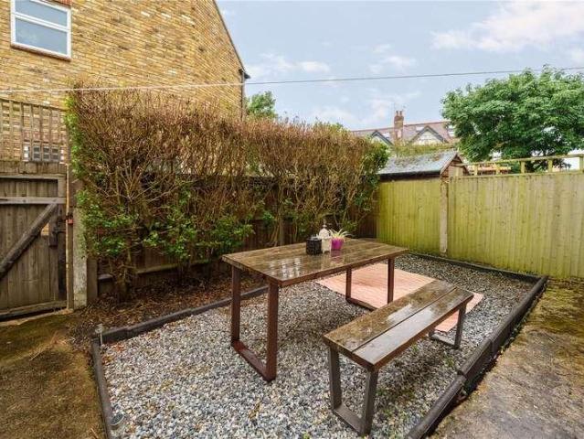 3 bed flat for sale