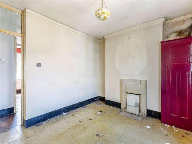 3 bed flat for sale