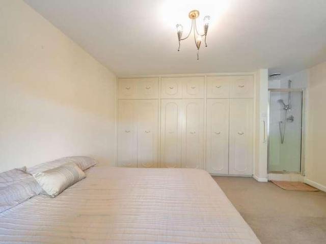 3 bed flat for sale