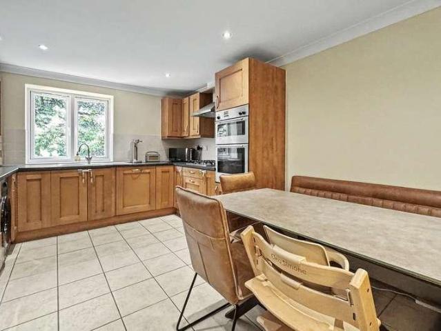3 bed flat for sale