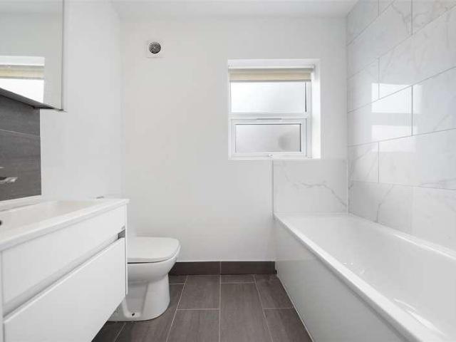3 bed flat for sale