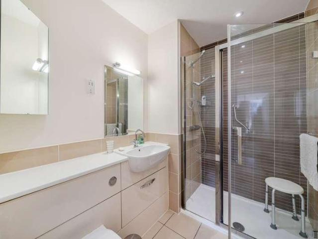 3 bed flat for sale