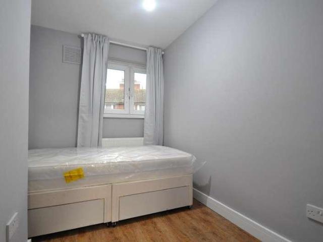3 bed flat for sale